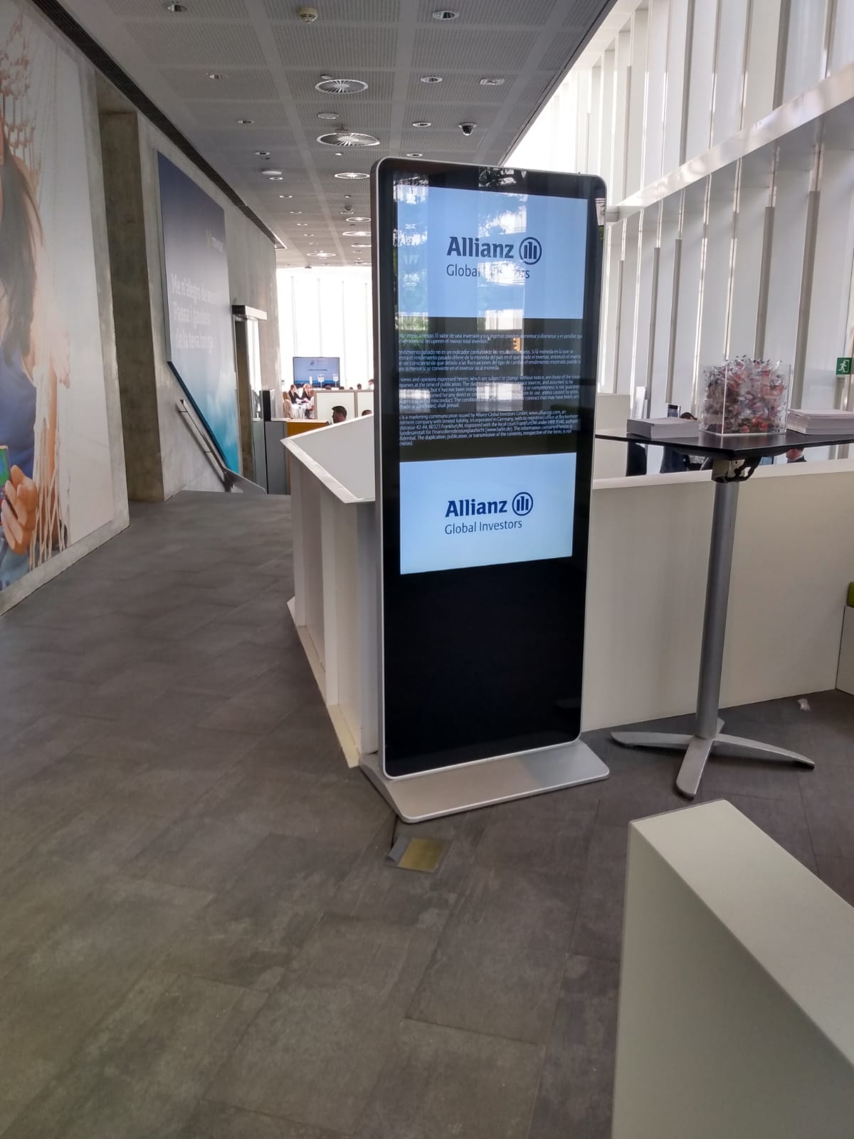 Location totems tactiles 55 4K | Écrans Géants 4K France et en Espagne